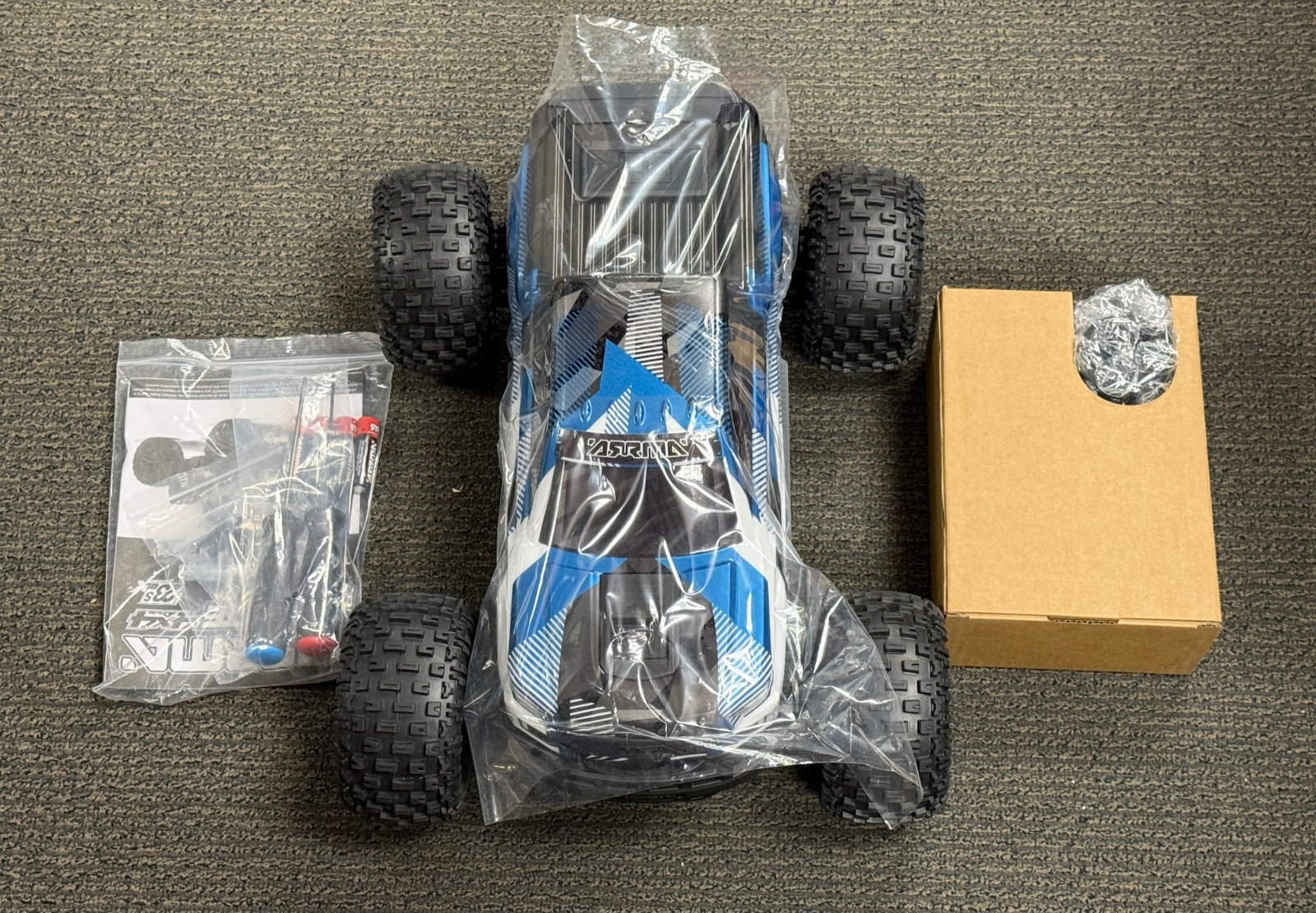 Arrma Granite 4x4 V4 223S DSC 1/10 RTR Brushless 4WD Monster Truck (Bl – Big Sky Hobby